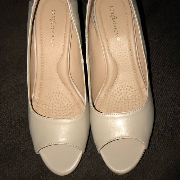 comfortview | Shoes | Size 95 Comfortview Bone Pump | Poshmark